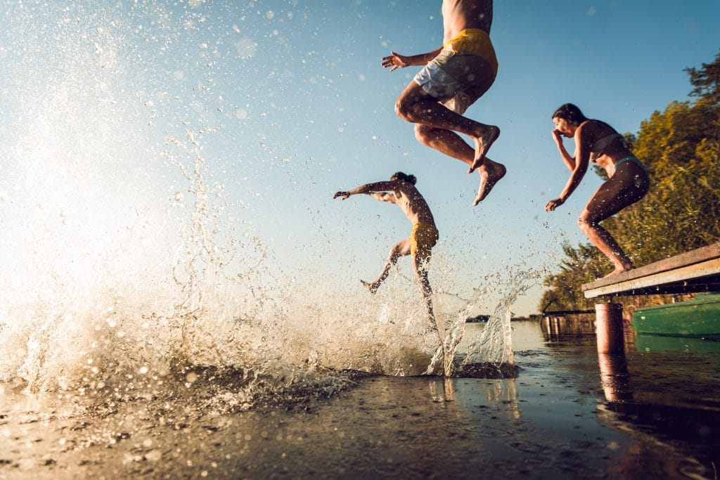 5 Risks of Drinking Alcohol in the Summer Sun | St. Luke’s Penn Foundation